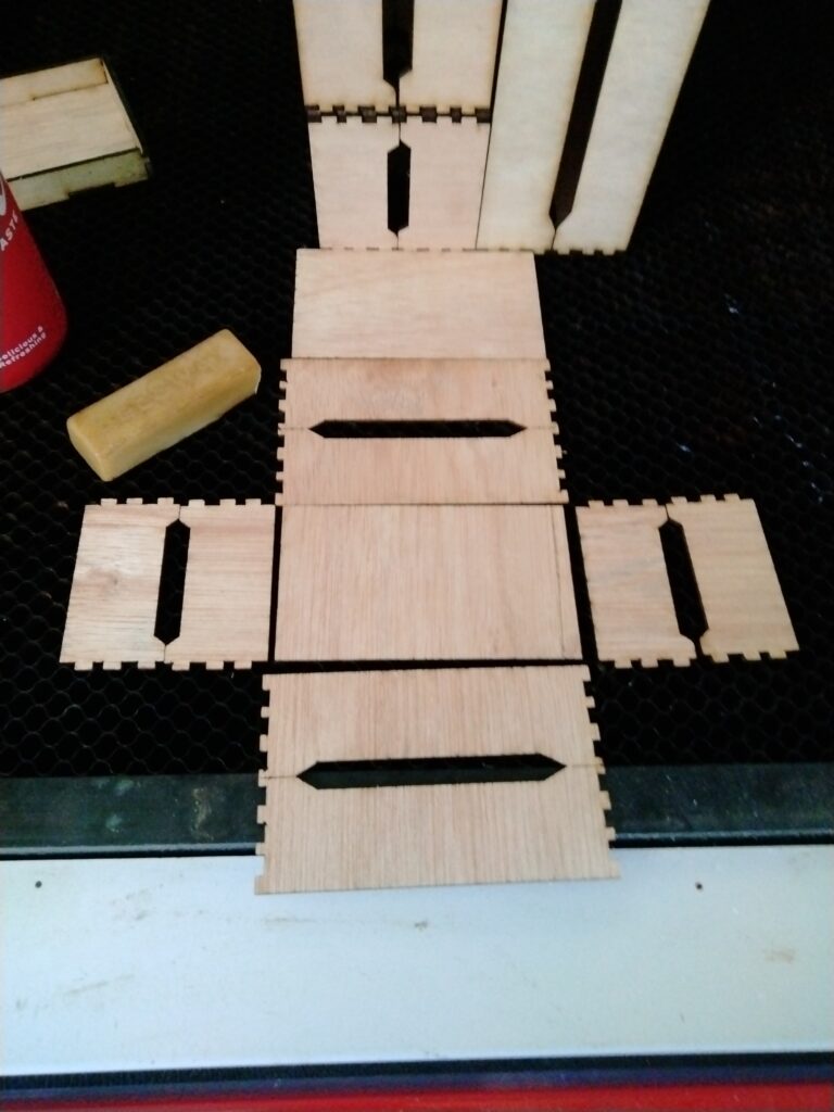 Combed Honey Boxes And Lids – Fuller Bee Supply